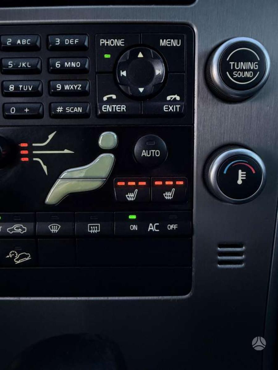 Grey Volvo XC60 2011 in Vilnius, with an engine capacity of 2.40 L and mileage of 335 thousand km for 4999 €, photo 35 on AUTOMOTO.COM.LV