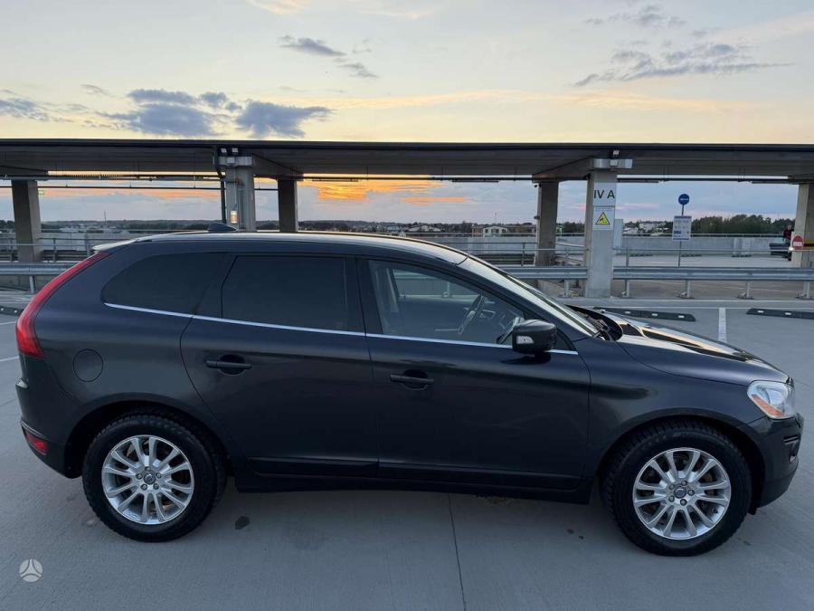 Pelēks Volvo XC60 2011 Viļņa, ar dzinēja tilpumu 2.40 L un nobraukumu 335 tūkst. km par 4999 €, foto 21 vietnē AUTOMOTO.COM.LV