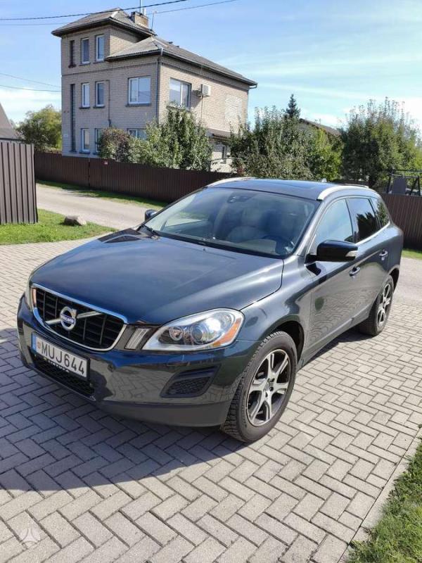 Pelēks Volvo XC60 2011 Kauņa, ar dzinēja tilpumu 2.40 L un nobraukumu 212 tūkst. km par 7777 €, foto 1 vietnē AUTOMOTO.COM.LV