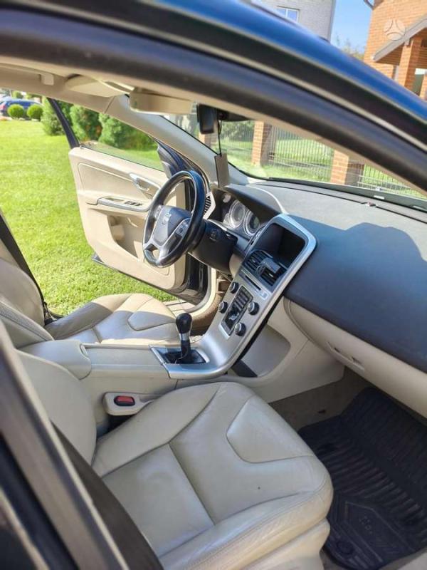 Pelēks Volvo XC60 2011 Kauņa, ar dzinēja tilpumu 2.40 L un nobraukumu 212 tūkst. km par 7777 €, foto 6 vietnē AUTOMOTO.COM.LV