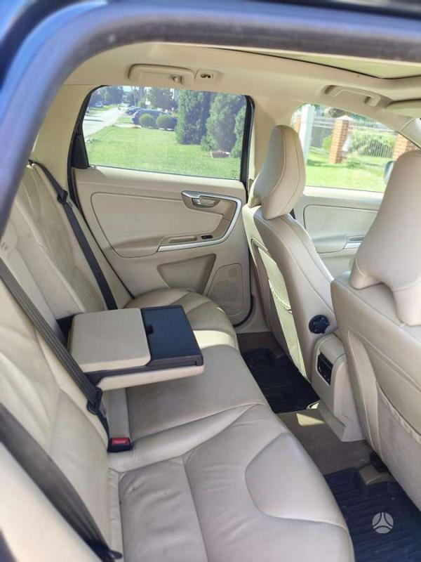 Pelēks Volvo XC60 2011 Kauņa, ar dzinēja tilpumu 2.40 L un nobraukumu 212 tūkst. km par 7777 €, foto 8 vietnē AUTOMOTO.COM.LV