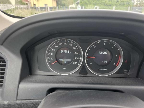 Pelēks Volvo XC60 2011 Viļņa, ar dzinēja tilpumu 1.98 L un nobraukumu 229 tūkst. km par 6700 €, foto 9 vietnē AUTOMOTO.COM.LV