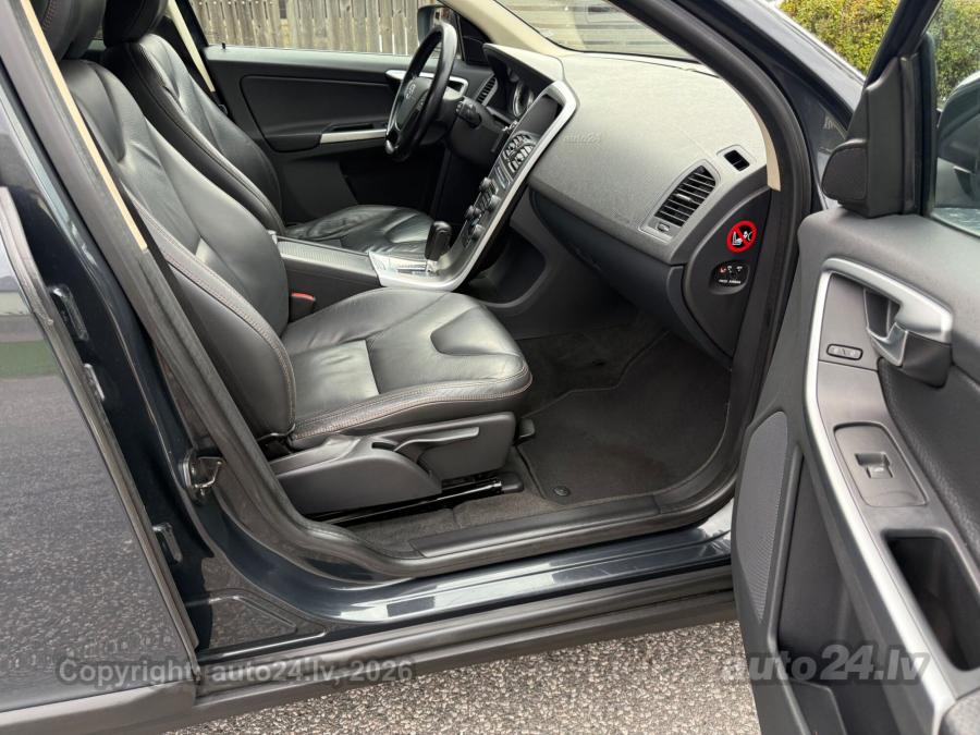 Pelēks Volvo XC60 2011 Tallina, ar dzinēja tilpumu 2.00 L un nobraukumu 299 tūkst. km par 7490 €, foto 15 vietnē AUTOMOTO.COM.LV