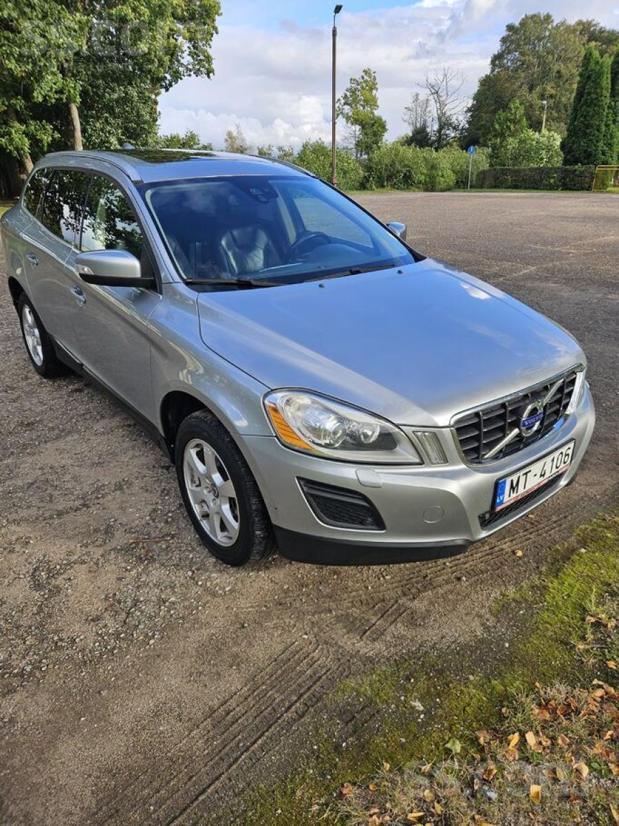 Pelēks Volvo XC60 2011 Kuldīga, ar dzinēja tilpumu 2.40 L un nobraukumu 334 tūkst. km par 6600 €, foto 1 vietnē AUTOMOTO.COM.LV