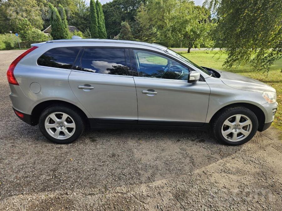 Pelēks Volvo XC60 2011 Kuldīga, ar dzinēja tilpumu 2.40 L un nobraukumu 334 tūkst. km par 6600 €, foto 4 vietnē AUTOMOTO.COM.LV