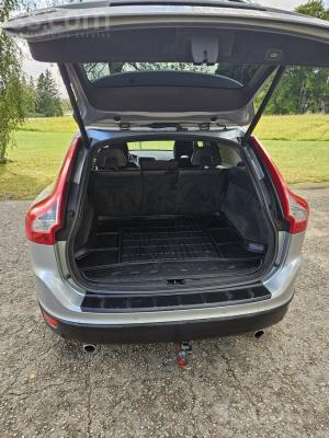 Pelēks Volvo XC60 2011 Kuldīga, ar dzinēja tilpumu 2.40 L un nobraukumu 334 tūkst. km par 6600 €, foto 9 vietnē AUTOMOTO.COM.LV
