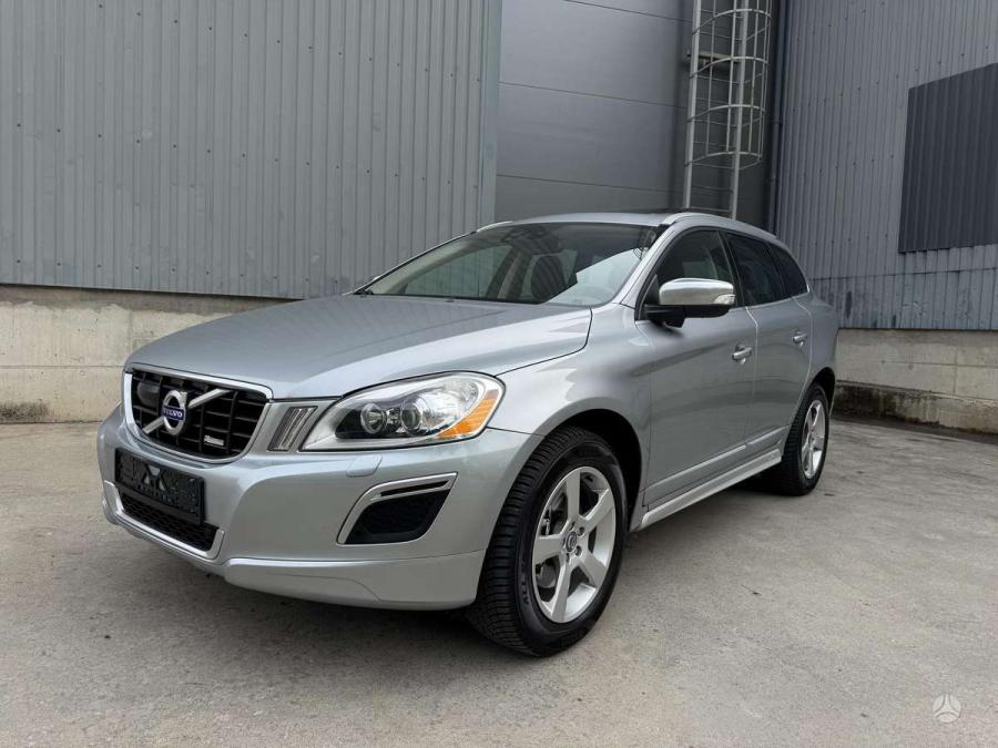 Grey Volvo XC60 2011 in Alytus, with an engine capacity of 2.00 L and mileage of 289 thousand km for 8950 €, photo 1 on AUTOMOTO.COM.LV
