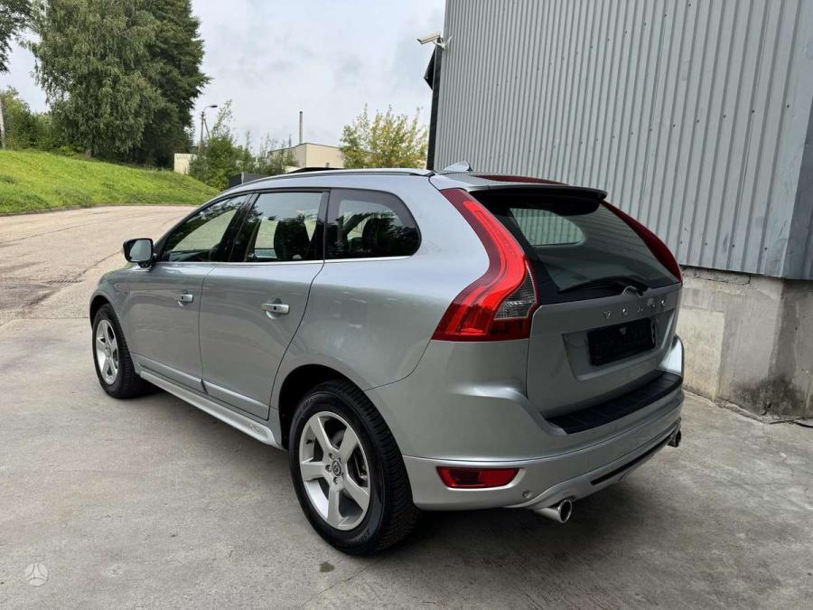 Grey Volvo XC60 2011 in Alytus, with an engine capacity of 2.00 L and mileage of 289 thousand km for 8950 €, photo 4 on AUTOMOTO.COM.LV