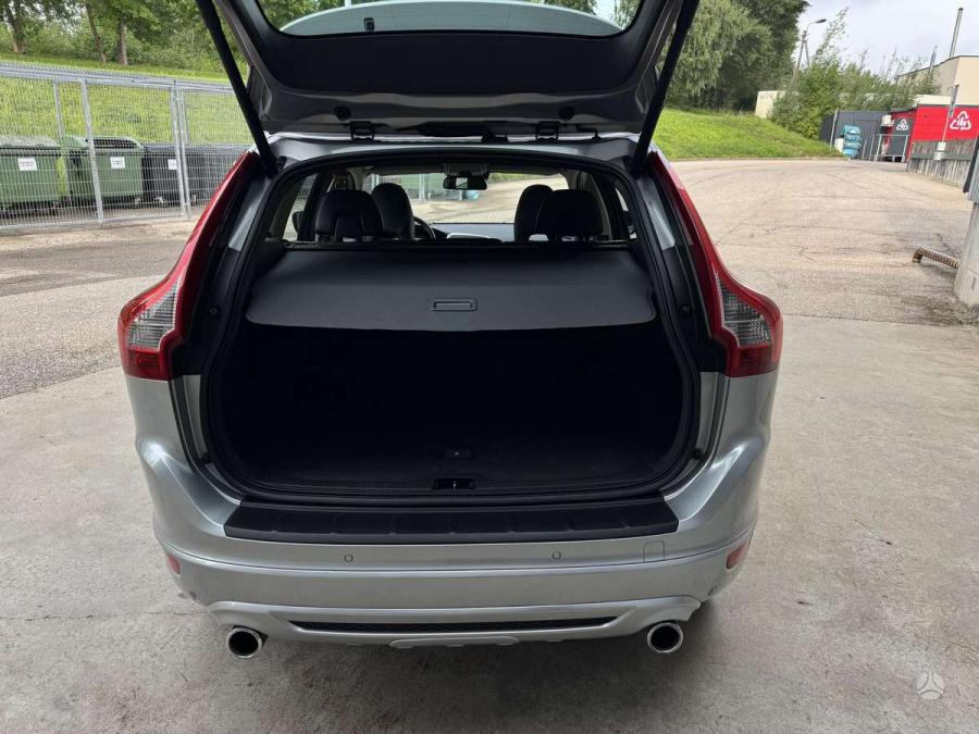 Grey Volvo XC60 2011 in Alytus, with an engine capacity of 2.00 L and mileage of 289 thousand km for 8950 €, photo 6 on AUTOMOTO.COM.LV