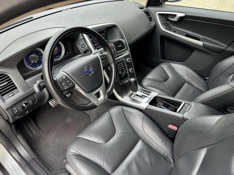 Grey Volvo XC60 2011 in Alytus, with an engine capacity of 2.00 L and mileage of 289 thousand km for 8950 €, photo 8 on AUTOMOTO.COM.LV