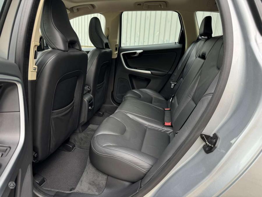 Grey Volvo XC60 2011 in Alytus, with an engine capacity of 2.00 L and mileage of 289 thousand km for 8950 €, photo 11 on AUTOMOTO.COM.LV