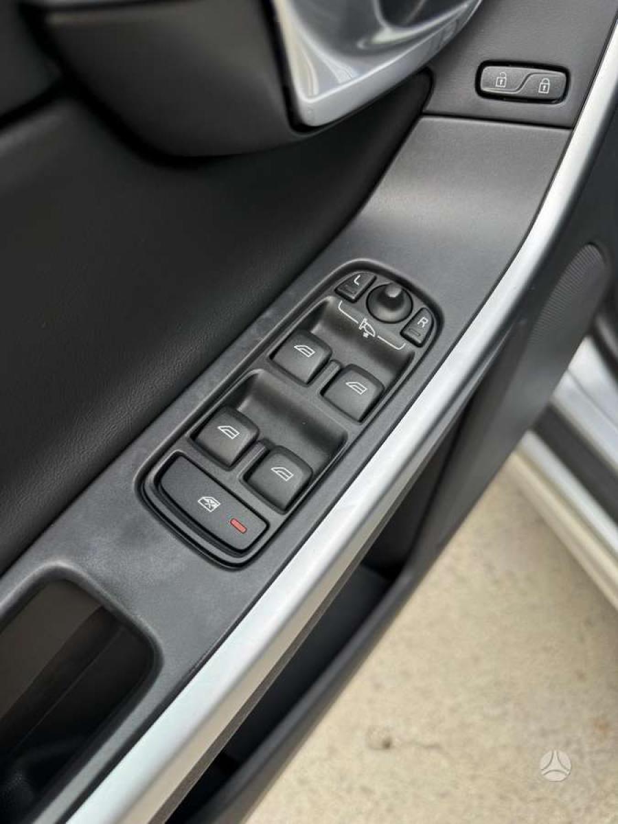 Grey Volvo XC60 2011 in Alytus, with an engine capacity of 2.00 L and mileage of 289 thousand km for 8950 €, photo 22 on AUTOMOTO.COM.LV