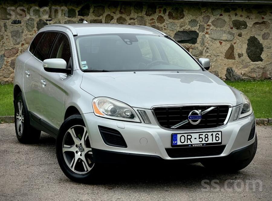 Pelēks Volvo XC60 2011 Tukums, ar dzinēja tilpumu 2.40 L un nobraukumu 290 tūkst. km par 9450 €, foto 1 vietnē AUTOMOTO.COM.LV