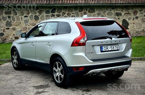 Pelēks Volvo XC60 2011 Tukums, ar dzinēja tilpumu 2.40 L un nobraukumu 290 tūkst. km par 9390 €, foto 7 vietnē AUTOMOTO.COM.LV