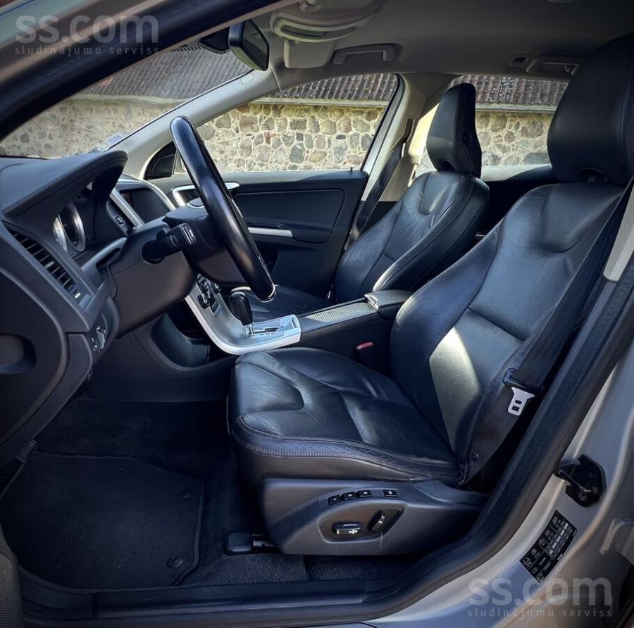 Pelēks Volvo XC60 2011 Tukums, ar dzinēja tilpumu 2.40 L un nobraukumu 290 tūkst. km par 9450 €, foto 9 vietnē AUTOMOTO.COM.LV
