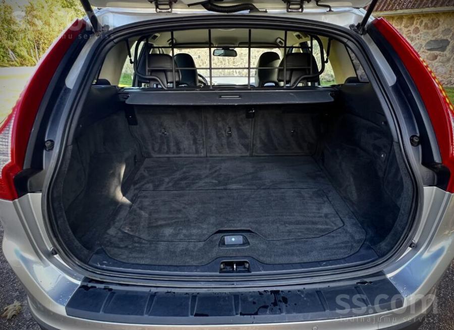 Pelēks Volvo XC60 2011 Tukums, ar dzinēja tilpumu 2.40 L un nobraukumu 290 tūkst. km par 9450 €, foto 14 vietnē AUTOMOTO.COM.LV