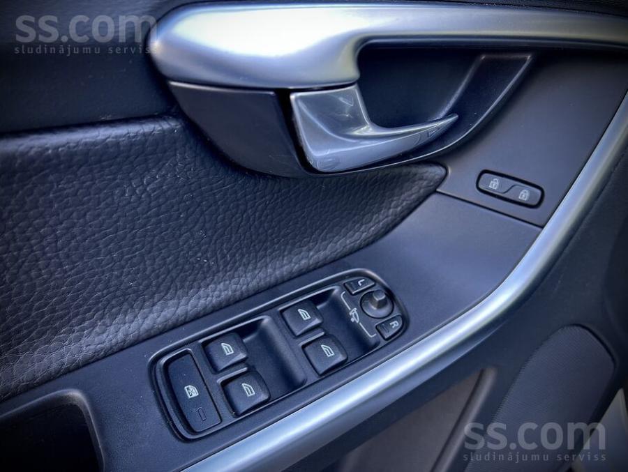 Pelēks Volvo XC60 2011 Tukums, ar dzinēja tilpumu 2.40 L un nobraukumu 290 tūkst. km par 9450 €, foto 18 vietnē AUTOMOTO.COM.LV