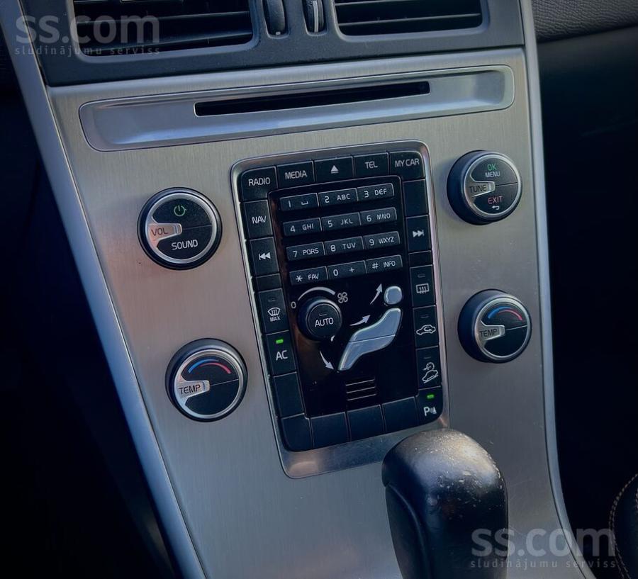 Pelēks Volvo XC60 2011 Tukums, ar dzinēja tilpumu 2.40 L un nobraukumu 290 tūkst. km par 9450 €, foto 20 vietnē AUTOMOTO.COM.LV