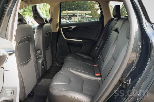 Pelēks Volvo XC60 2011 Tukums, ar dzinēja tilpumu 2.40 L un nobraukumu 247 tūkst. km par 9990 €, foto 8 vietnē AUTOMOTO.COM.LV