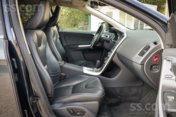 Pelēks Volvo XC60 2011 Tukums, ar dzinēja tilpumu 2.40 L un nobraukumu 247 tūkst. km par 9990 €, foto 9 vietnē AUTOMOTO.COM.LV