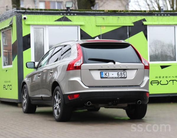 Pelēks Volvo XC60 2011 Rēzekne, ar dzinēja tilpumu 2.40 L un nobraukumu 343 tūkst. km par 7995 €, foto 4 vietnē AUTOMOTO.COM.LV