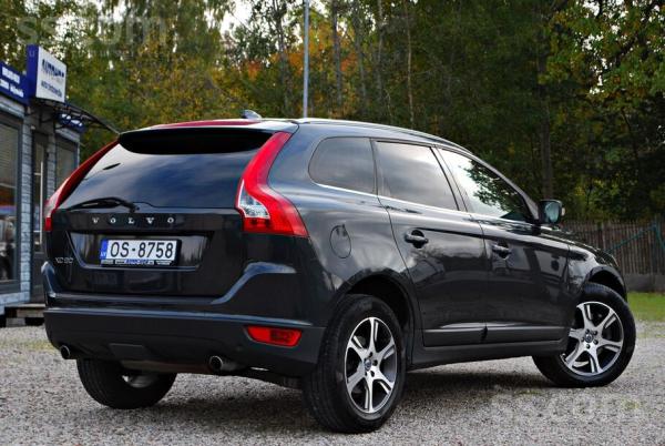 Pelēks Volvo XC60 2011 Tukums, ar dzinēja tilpumu 2.40 L un nobraukumu 378 tūkst. km par 8500 €, foto 3 vietnē AUTOMOTO.COM.LV
