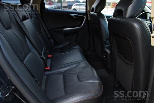 Pelēks Volvo XC60 2011 Tukums, ar dzinēja tilpumu 2.40 L un nobraukumu 378 tūkst. km par 8500 €, foto 7 vietnē AUTOMOTO.COM.LV