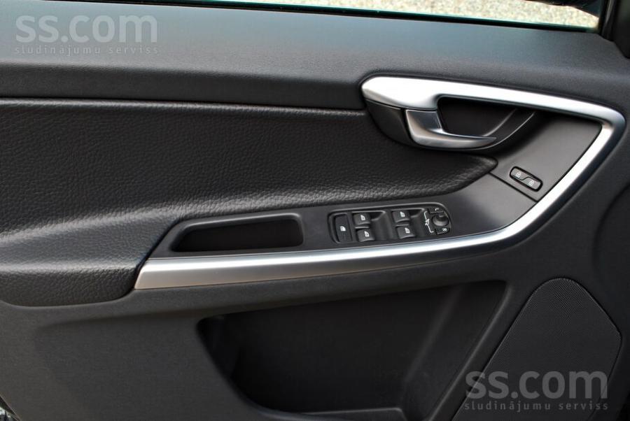 Pelēks Volvo XC60 2011 Tukums, ar dzinēja tilpumu 2.40 L un nobraukumu 378 tūkst. km par 8500 €, foto 10 vietnē AUTOMOTO.COM.LV