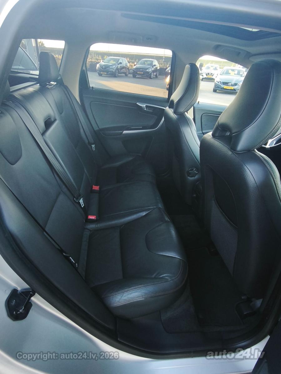 Pelēks Volvo XC60 2011 Tartu, ar dzinēja tilpumu 2.40 L un nobraukumu 368 tūkst. km par 7990 €, foto 14 vietnē AUTOMOTO.COM.LV