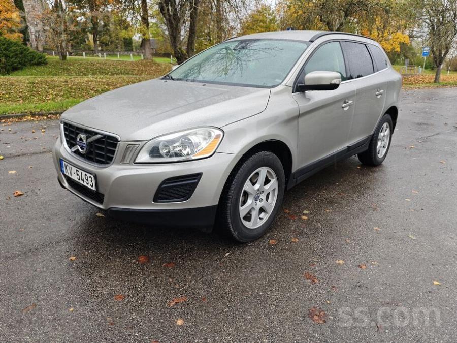 Pelēks Volvo XC60 2011 Daugavpils, ar dzinēja tilpumu 2.40 L un nobraukumu 371 tūkst. km par 7200 €, foto 1 vietnē AUTOMOTO.COM.LV