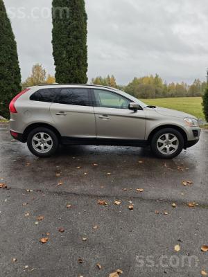 Pelēks Volvo XC60 2011 Daugavpils, ar dzinēja tilpumu 2.40 L un nobraukumu 371 tūkst. km par 7200 €, foto 4 vietnē AUTOMOTO.COM.LV