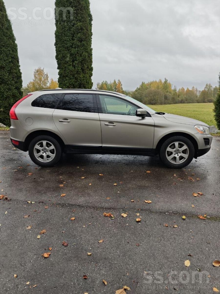 Pelēks Volvo XC60 2011 Daugavpils, ar dzinēja tilpumu 2.40 L un nobraukumu 371 tūkst. km par 7200 €, foto 4 vietnē AUTOMOTO.COM.LV