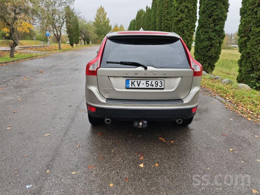 Pelēks Volvo XC60 2011 Daugavpils, ar dzinēja tilpumu 2.40 L un nobraukumu 371 tūkst. km par 7200 €, foto 7 vietnē AUTOMOTO.COM.LV