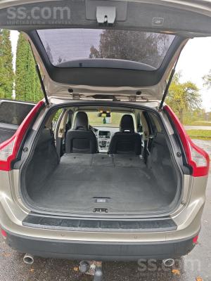 Pelēks Volvo XC60 2011 Daugavpils, ar dzinēja tilpumu 2.40 L un nobraukumu 371 tūkst. km par 7200 €, foto 8 vietnē AUTOMOTO.COM.LV
