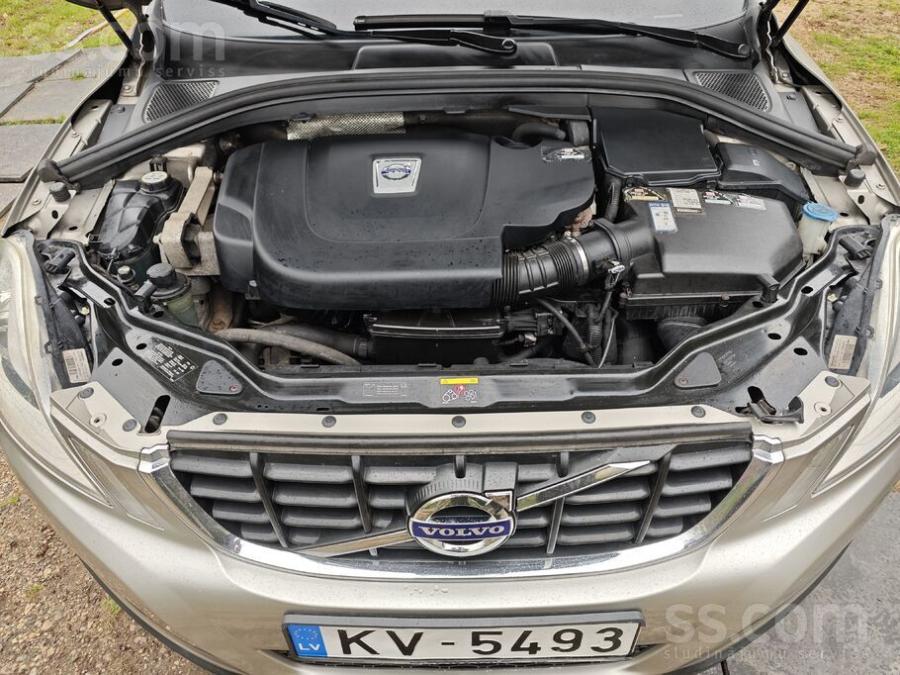 Pelēks Volvo XC60 2011 Daugavpils, ar dzinēja tilpumu 2.40 L un nobraukumu 371 tūkst. km par 7200 €, foto 10 vietnē AUTOMOTO.COM.LV