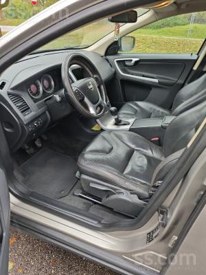 Pelēks Volvo XC60 2011 Daugavpils, ar dzinēja tilpumu 2.40 L un nobraukumu 371 tūkst. km par 7200 €, foto 11 vietnē AUTOMOTO.COM.LV