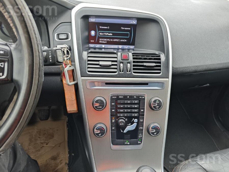 Pelēks Volvo XC60 2011 Daugavpils, ar dzinēja tilpumu 2.40 L un nobraukumu 371 tūkst. km par 7200 €, foto 13 vietnē AUTOMOTO.COM.LV