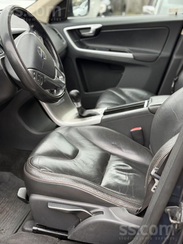 Pelēks Volvo XC60 2011 Rīga, ar dzinēja tilpumu 2.40 L un nobraukumu 0 tūkst. km par 7300 €, foto 9 vietnē AUTOMOTO.COM.LV
