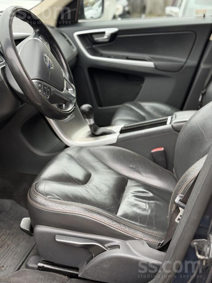 Pelēks Volvo XC60 2011 Rīga, ar dzinēja tilpumu 2.40 L un nobraukumu 0 tūkst. km par 7300 €, foto 9 vietnē AUTOMOTO.COM.LV