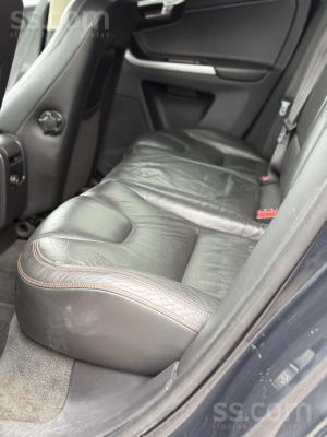 Pelēks Volvo XC60 2011 Rīga, ar dzinēja tilpumu 2.40 L un nobraukumu 0 tūkst. km par 7300 €, foto 10 vietnē AUTOMOTO.COM.LV