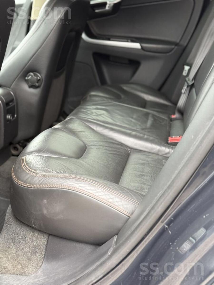 Pelēks Volvo XC60 2011 Rīga, ar dzinēja tilpumu 2.40 L un nobraukumu 0 tūkst. km par 7300 €, foto 10 vietnē AUTOMOTO.COM.LV