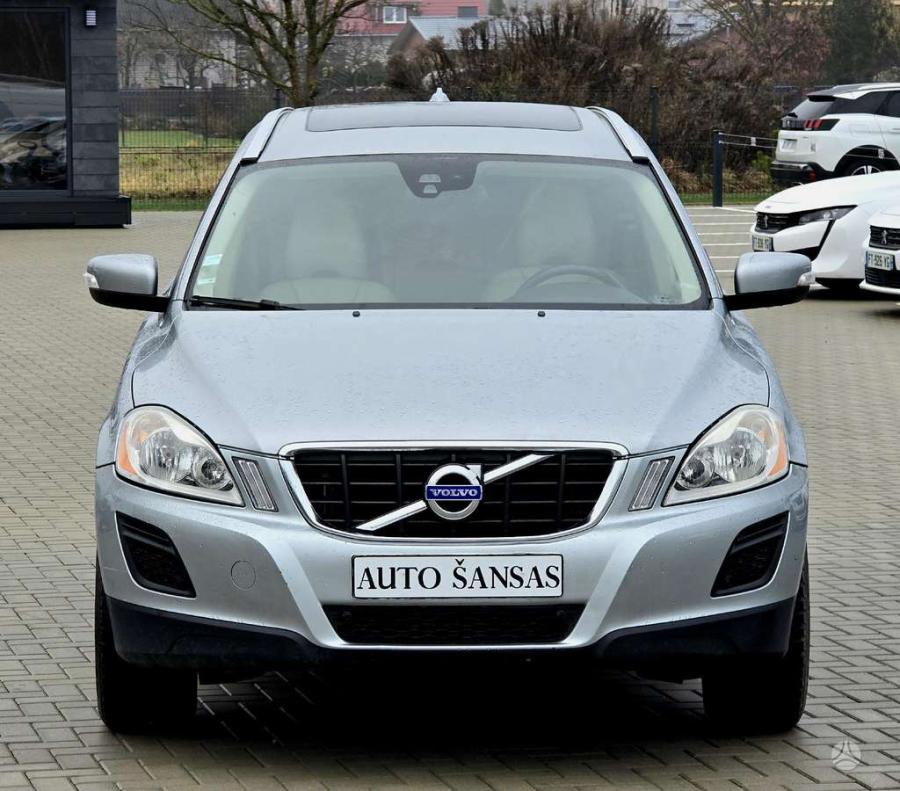 Grey Volvo XC60 2012 in Taurage, with an engine capacity of 1.98 L and mileage of 313 thousand km for 7500 €, photo 2 on AUTOMOTO.COM.LV