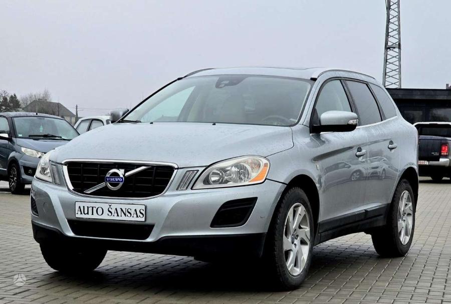 Grey Volvo XC60 2012 in Taurage, with an engine capacity of 1.98 L and mileage of 313 thousand km for 7500 €, photo 3 on AUTOMOTO.COM.LV