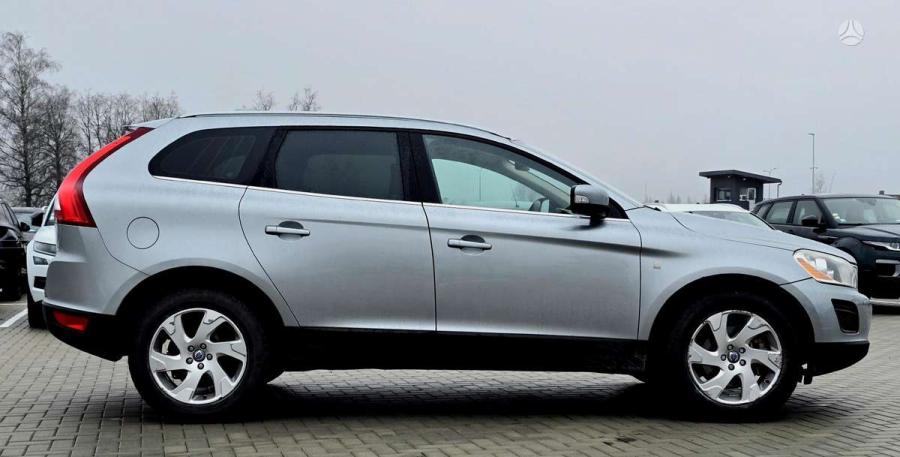 Grey Volvo XC60 2012 in Taurage, with an engine capacity of 1.98 L and mileage of 313 thousand km for 7500 €, photo 6 on AUTOMOTO.COM.LV