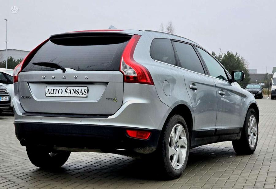 Grey Volvo XC60 2012 in Taurage, with an engine capacity of 1.98 L and mileage of 313 thousand km for 7500 €, photo 8 on AUTOMOTO.COM.LV