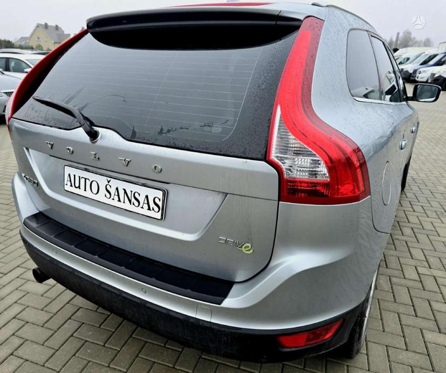 Grey Volvo XC60 2012 in Taurage, with an engine capacity of 1.98 L and mileage of 313 thousand km for 7500 €, photo 12 on AUTOMOTO.COM.LV