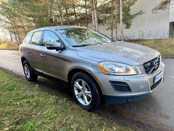 Pelēks Volvo XC60 2012 Kauņa, ar dzinēja tilpumu 2.40 L un nobraukumu 400 tūkst. km par 7900 €, foto 3 vietnē AUTOMOTO.COM.LV