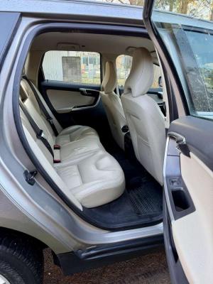 Pelēks Volvo XC60 2012 Kauņa, ar dzinēja tilpumu 2.40 L un nobraukumu 407 tūkst. km par 7700 €, foto 15 vietnē AUTOMOTO.COM.LV