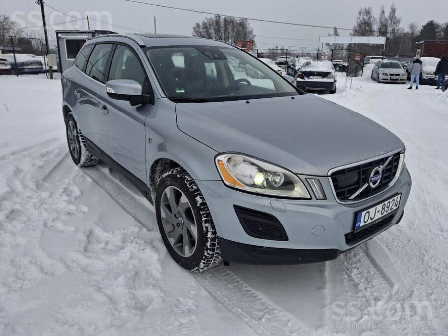 Pelēks Volvo XC60 2012 Rīga, ar dzinēja tilpumu 2.40 L un nobraukumu 207 tūkst. km par 10650 €, foto 1 vietnē AUTOMOTO.COM.LV