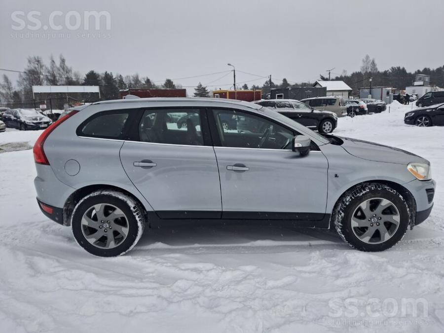 Pelēks Volvo XC60 2012 Rīga, ar dzinēja tilpumu 2.40 L un nobraukumu 207 tūkst. km par 10650 €, foto 2 vietnē AUTOMOTO.COM.LV